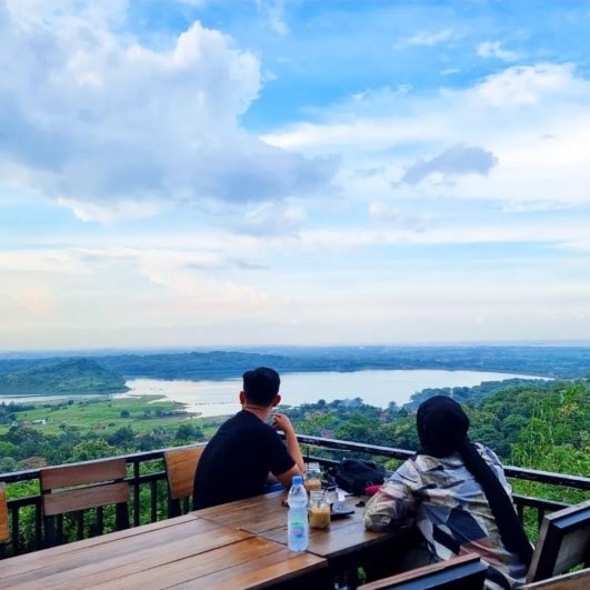 Talaga Langit, Destinasi Wisata Keluarga Teranyar di Cirebon - Cerita ...