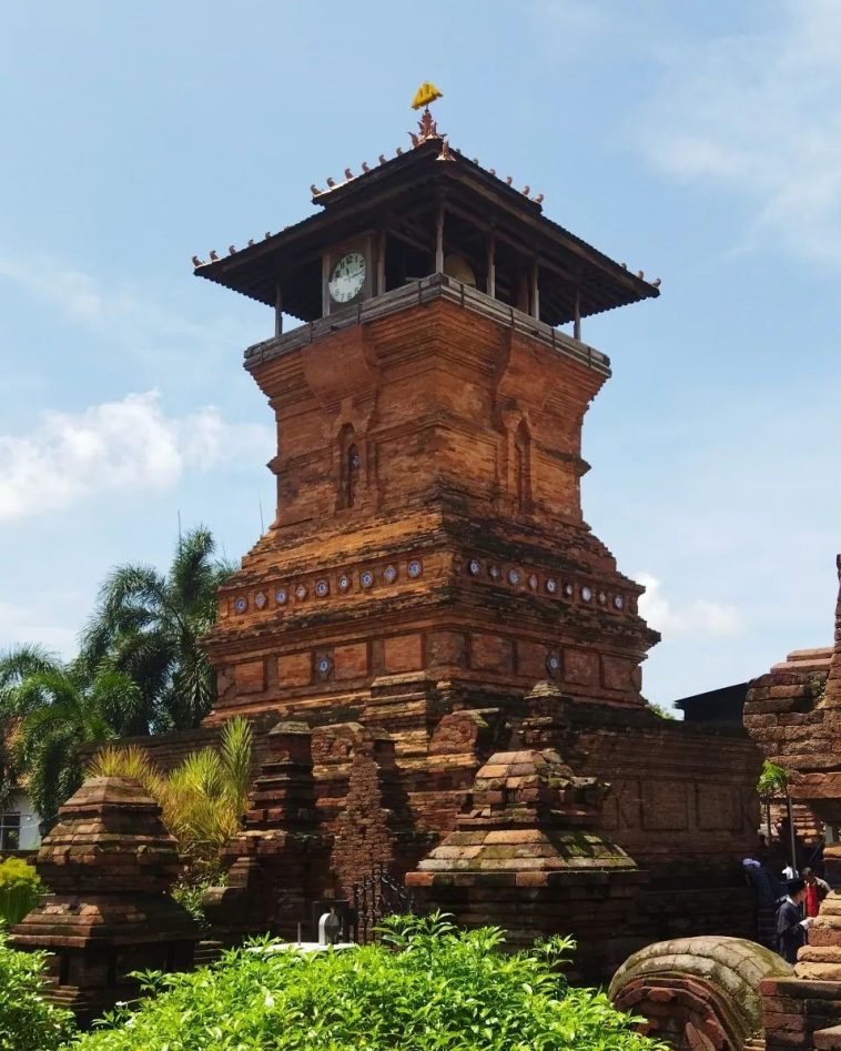 Masjid Menara Kudus, Menaranya Mirip Candi - Cerita Wisata